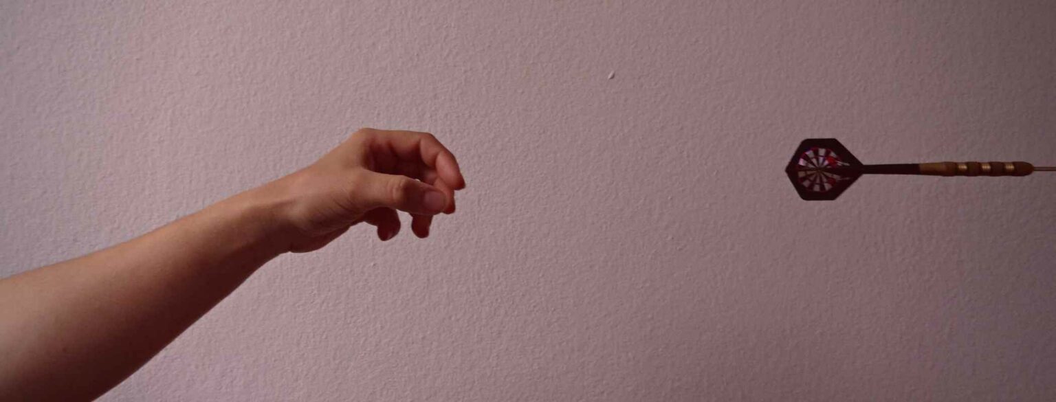 How to Aim Darts - Sight Your Darts and Hit Your Target!